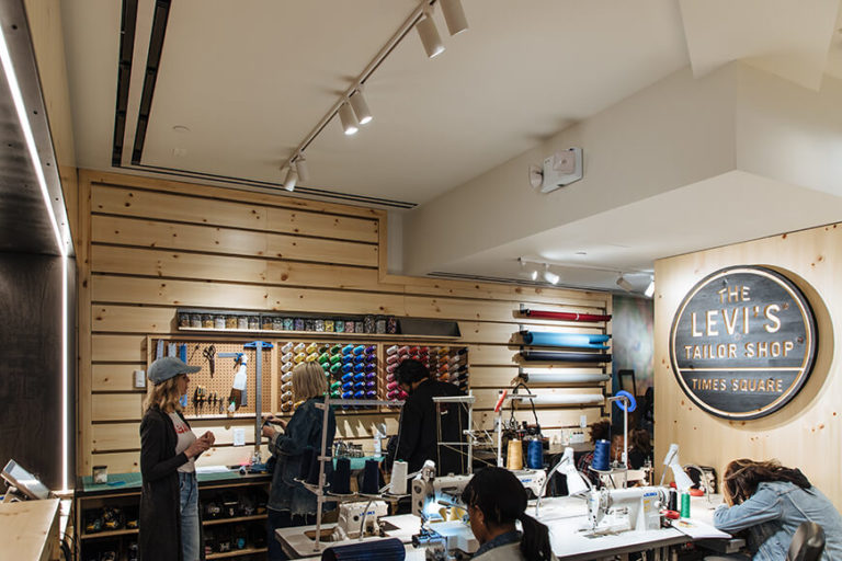 Render vs Real: Levi's Times Square flagship store - PixelPool